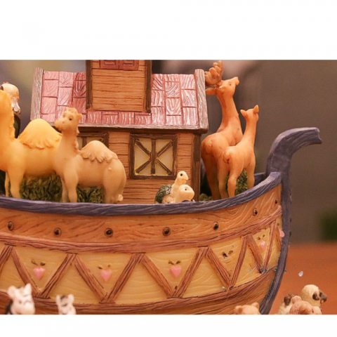 Hộp nhạc dây cót Con tàu Noah